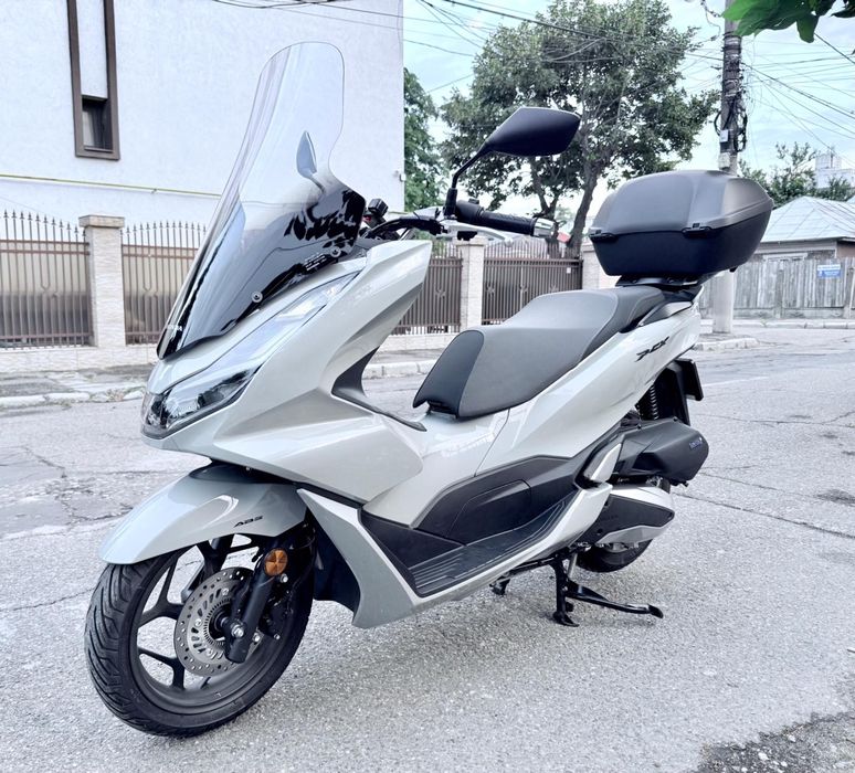 Scuter Honda pcx 125 2024,500 km,ca nou Vernesti • OLX.ro