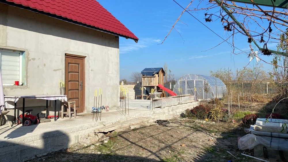 Casa de vacanta - teren 900 mp, Poroschia zona Peco, Fan Curier ...