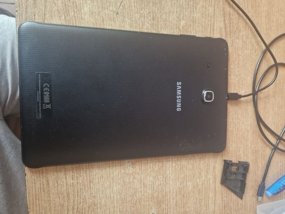 Vând tableta samsung galaxy tab e Lugoj • OLX.ro