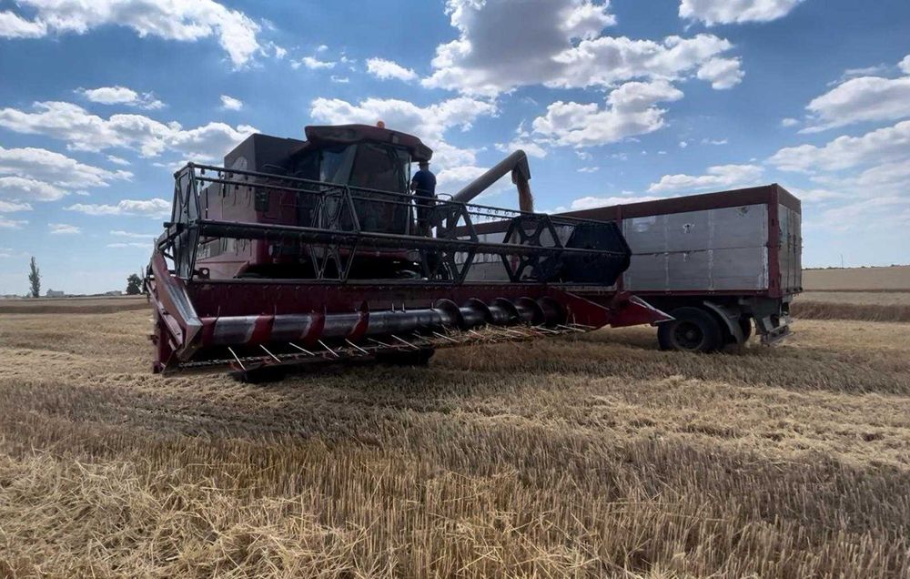 Combina Case CT610/New Holland CS640 | Echip. porumb/floarea-soarelui Fundulea • OLX.ro