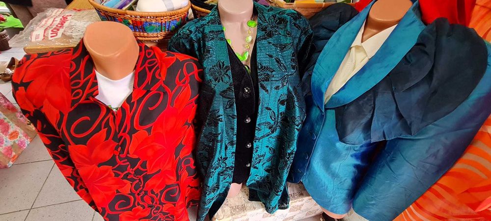 Haine (aproape) NOI Second Hand, curate, parfumate si bine sortate ...