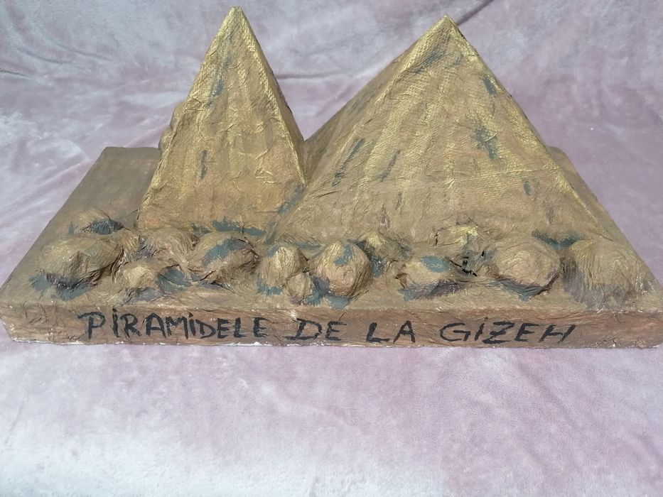 Macheta/Proiect pt. școală cu PIRAMIDELE DE LA GOZEH Brasov • OLX.ro