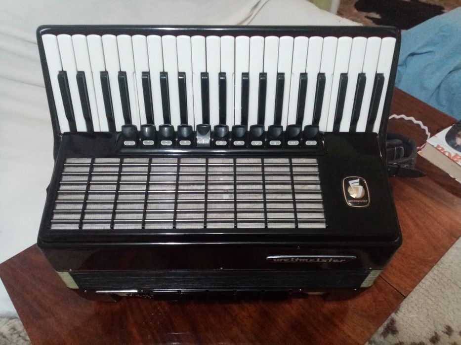 Акордеон Weltmeister Stella 120 баса гр. Чирпан • OLX.bg