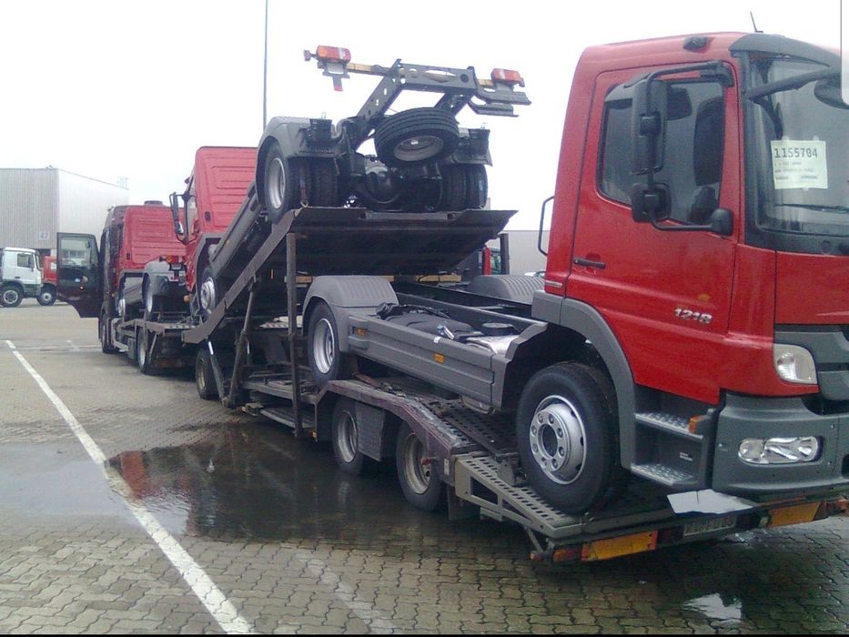 Platforma trailer transportor camioane utilaje baloti 3axe Horea • OLX.ro