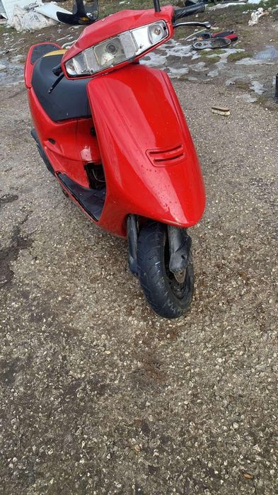 Скутер Априлия с документи гр. Правец • OLX.bg