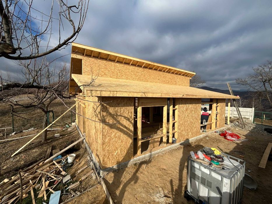 Executam lucrari constructii (case la rosu zidarie/structura de lemn ...