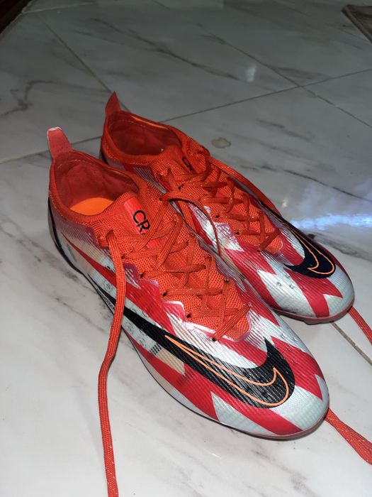 Бутонки 43. гр. Своге • OLX.bg