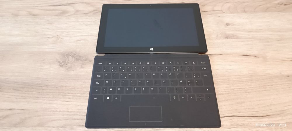 Tableta MICROSOFT Surface RT - 2Gb - 32 Gb + tastatura cu touchpad Ramnicu Valcea • OLX.ro