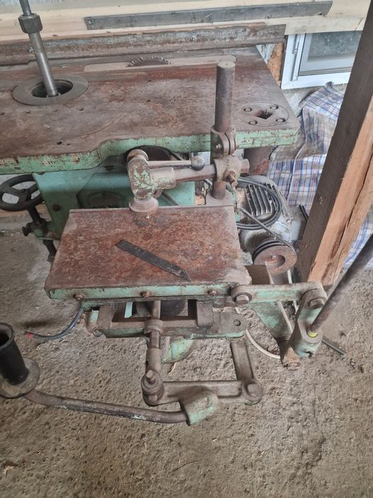 Abric cu grosime de 500, freza ,circular, masa de gaurit Stiubei • OLX.ro