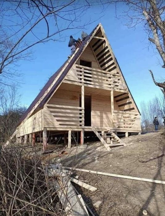 Cabane stil A Frame si case din structura de lemn, dimensiuni in funct ...