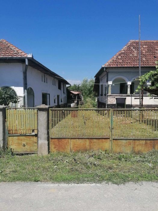Casa cu doua corpuri sat Aninoasa judet Arges Campulung • OLX.ro