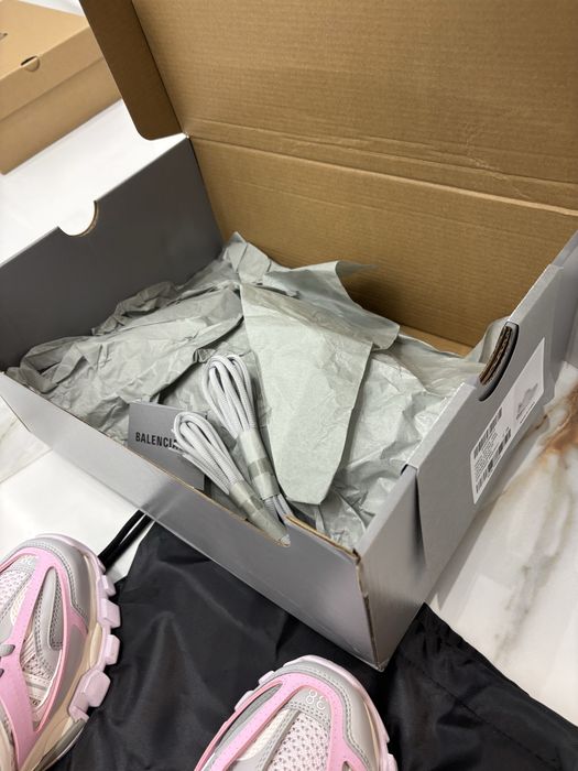 Balenciaga Track Led Roz 38 Floresti • OLX.ro