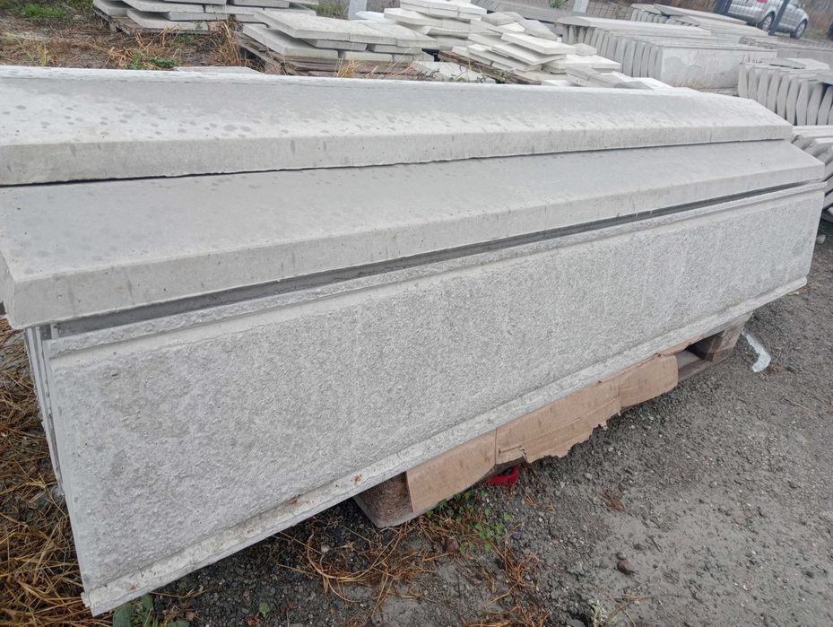 Capace de gard din beton coama gard ,stalp beton Brasov • OLX.ro