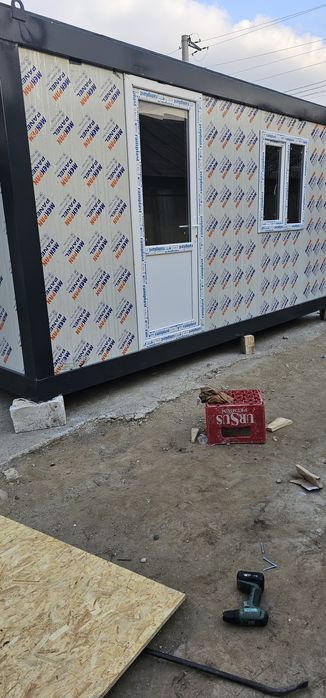 Vând container standard cu panouri sandwich Targu Jiu • OLX.ro