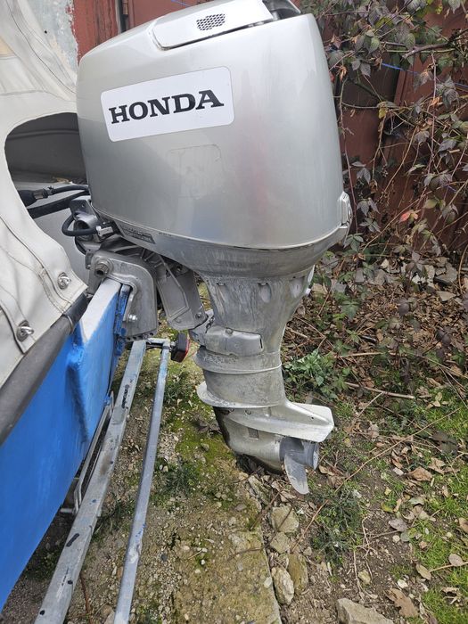 Vand Barca crescent cabinata Giurgiu • OLX.ro