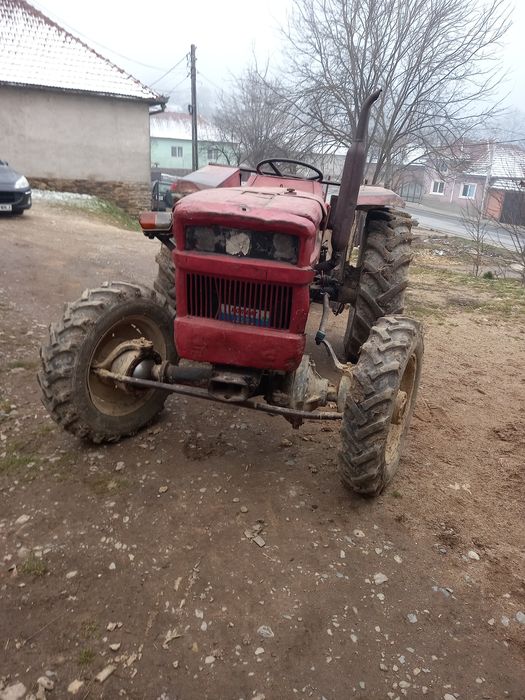 Tractor 4x4 445 dt Cristioru de Jos • OLX.ro