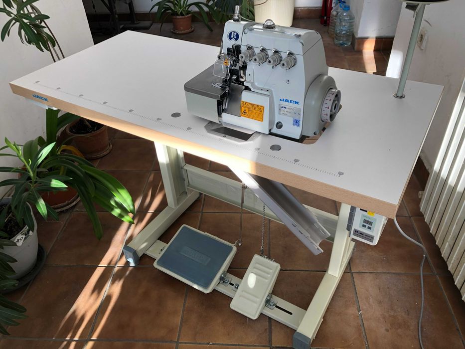 Masina de cusut triploc cu motor direct drive Bucuresti Sectorul 2 • OLX.ro