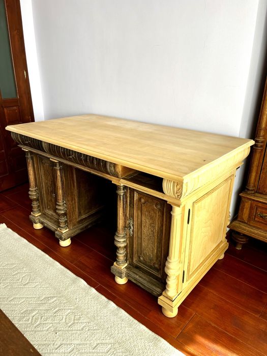 Birou vechi din lemn masiv sculptat restaurat partial Mosnita Noua • OLX.ro
