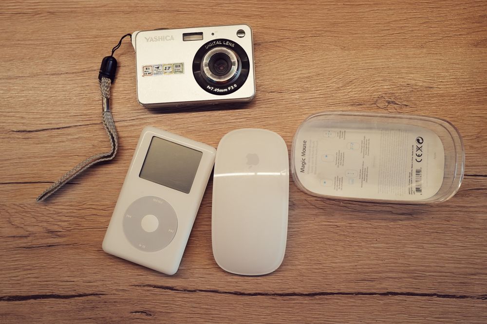 Lot Ipod Classic 4gen 20gb A1059 Apple Magic Mouse si Yashica foto ...