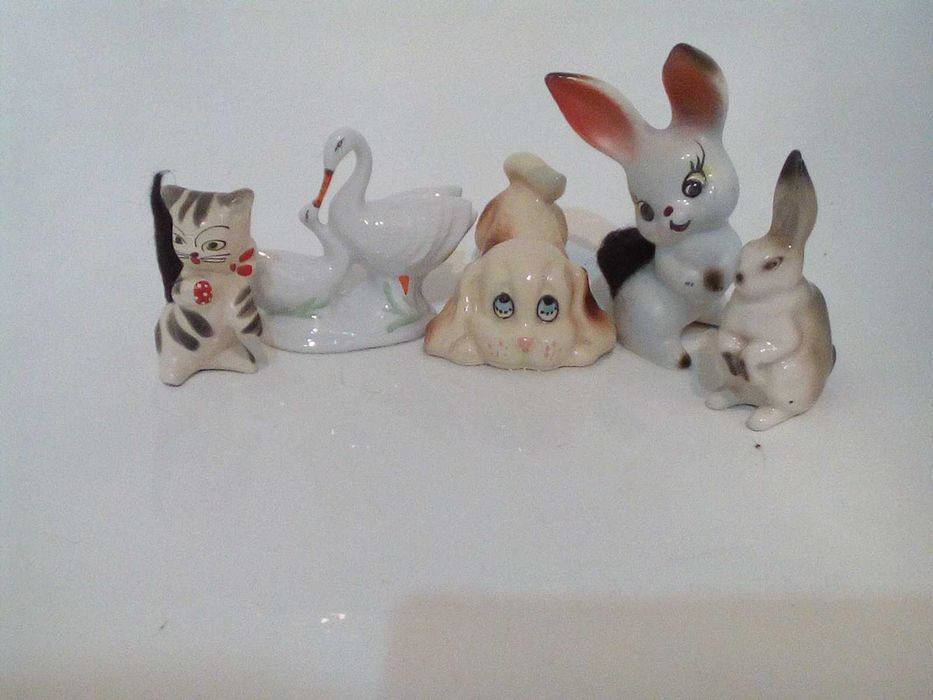 Bibelouri vechi pictate manual/ vaze/ farfuriute si cesti Bucuresti ...