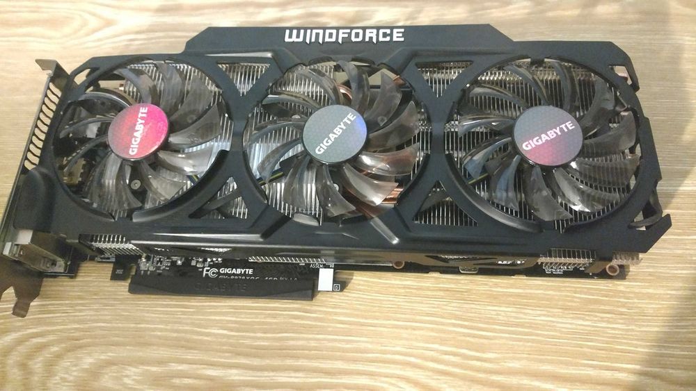 Placa video Gigabyte WINDFORCE R9 290 - 4 gb / 512 bit Bucuresti ...