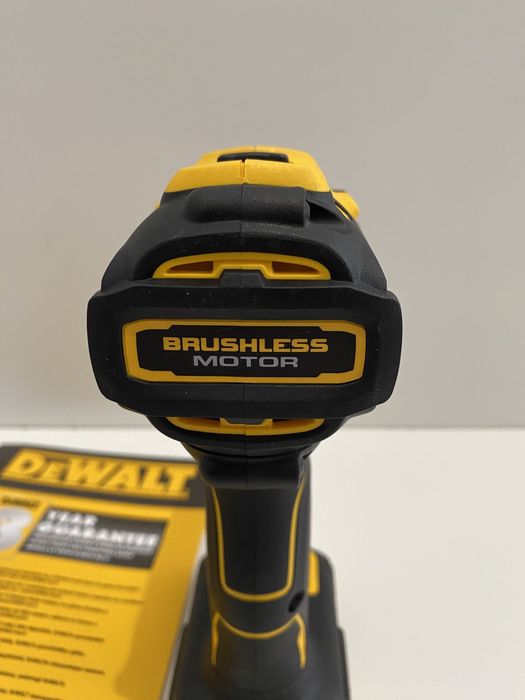 Безчетков Ударен Винтоверт DCD709 18V XR Brushless с метален патронник ...