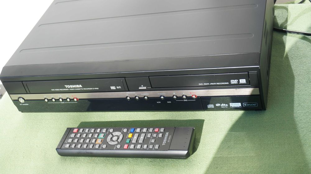 DVD recorder combo VHS Toshiba D-VR52 stereo Hi-Fi Cluj-Napoca • OLX.ro