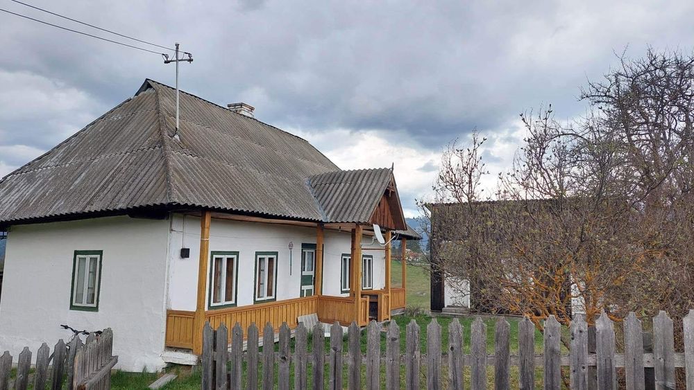 Casă bătrânească și teren generos de vânzare în Panaci, Suceava Panaci ...