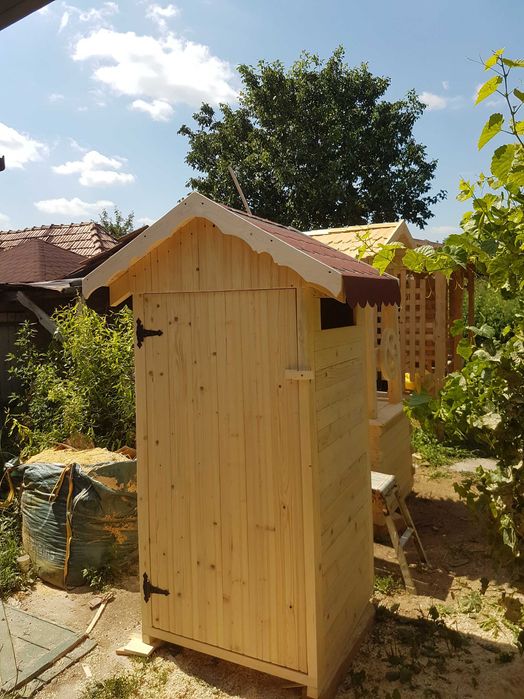 Vand casuta din lemn si wc de gradina Iernut • OLX.ro