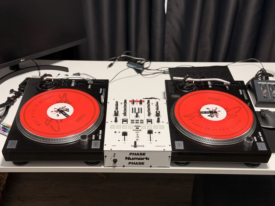Reloop Rp 7000mk2 + mixer numark scratch inno fader pro 2 + phase DJ ...