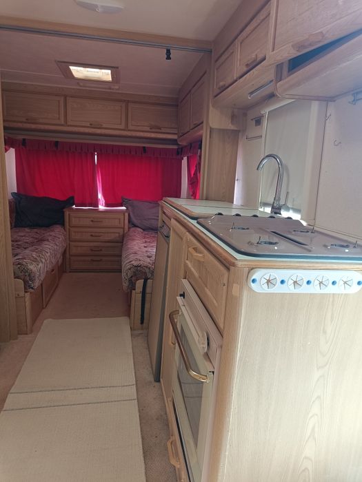 Vând rulota Luna6 paturi totul funcțional Costestii din Deal • OLX.ro