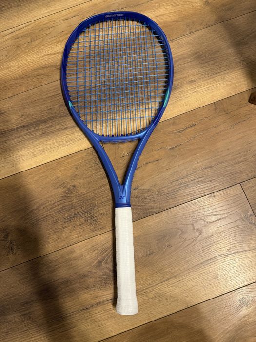 Vand Yonex Ezone New 98 (305 g) Bucuresti Sectorul 1 • OLX.ro