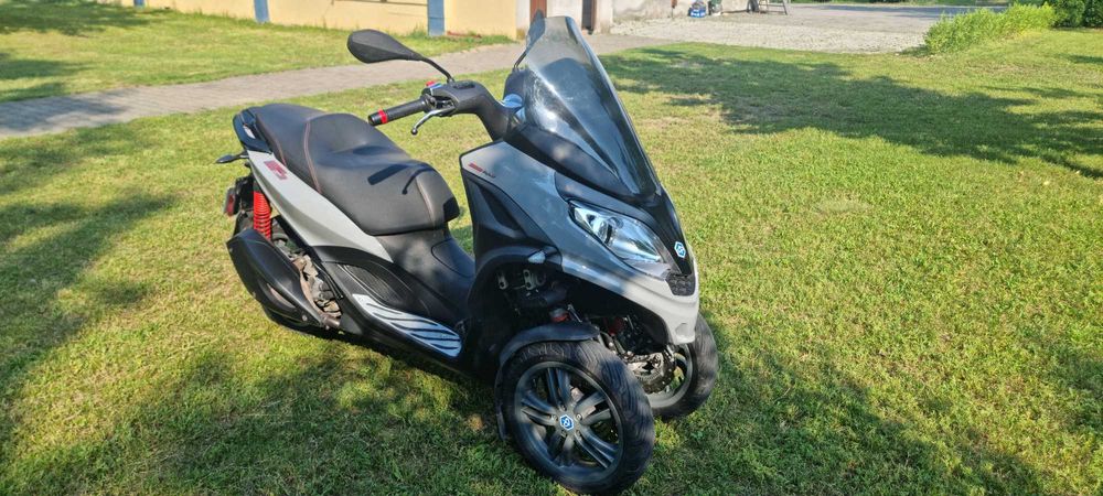 Vand scuter Piaggio MP3, 300 cmc, fabricatie 2021, permis categoria B ...