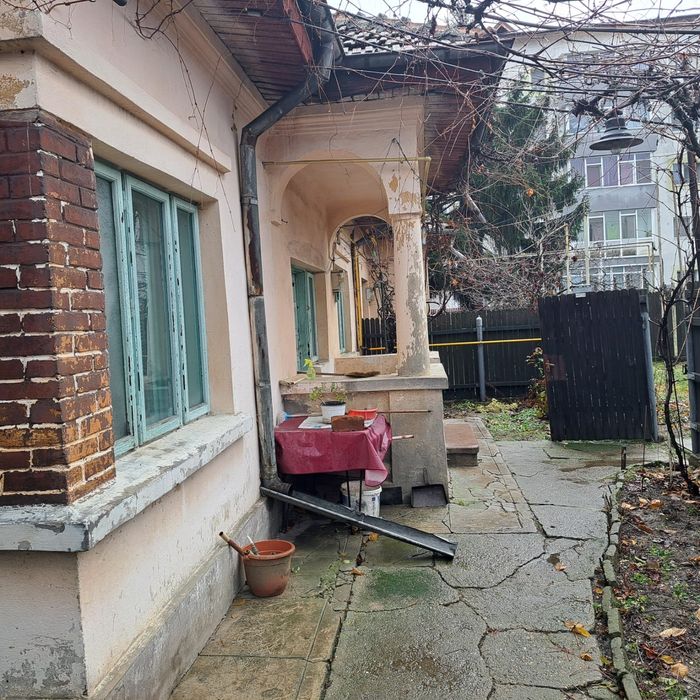 Casa la curte in Titu Bucuresti Sectorul 2 • OLX.ro