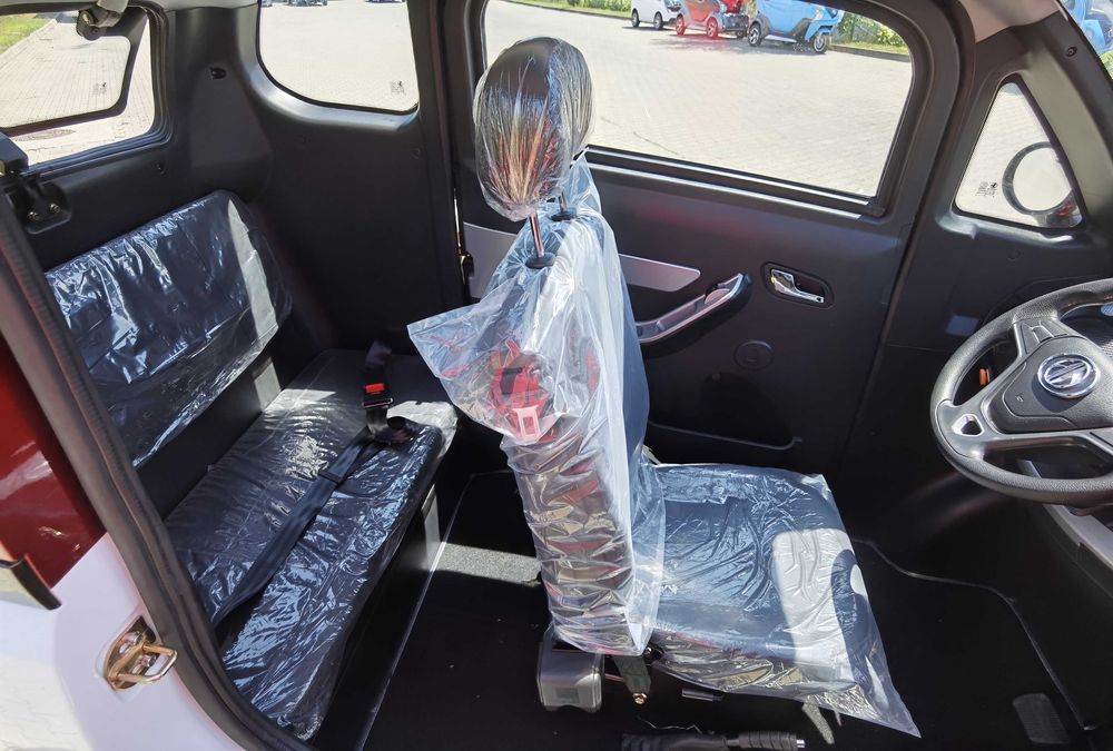 Vehicul electric cu 4 roti model AERA X7 - 1200 W rosu-alb fara permis ...