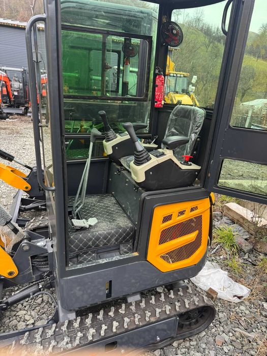 Miniexcavator Macao CT15 Firiza • OLX.ro