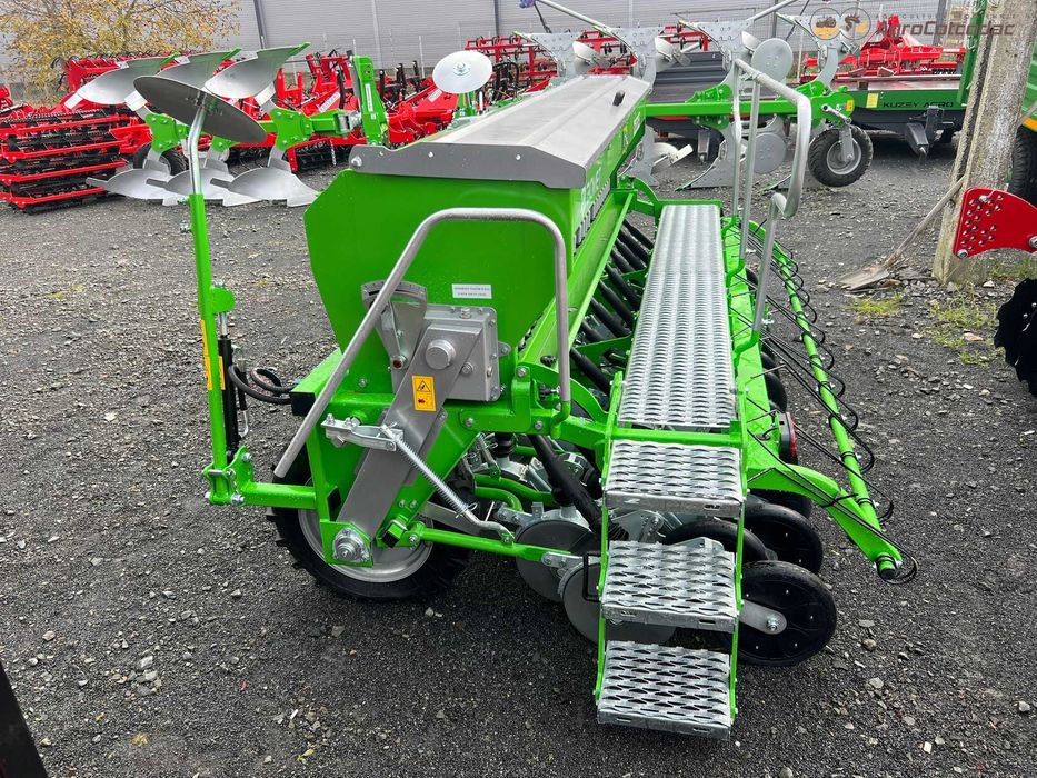 Semanatoare de paioase cu dublu disc + roti de tasare Gilau • OLX.ro