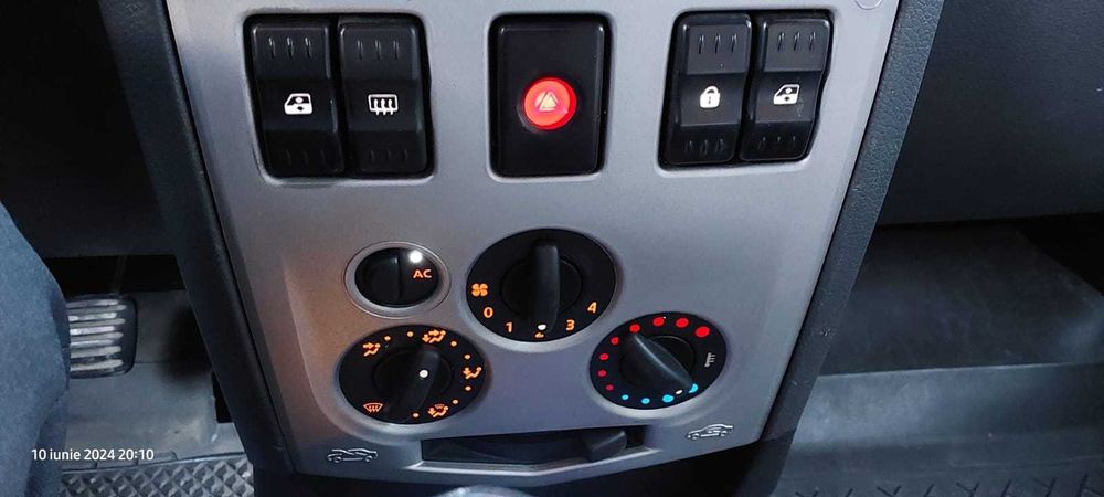 Panou butoane comanda ventilatie climatizare logan1 iluminare led ...