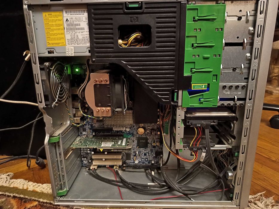 HP Z400 Workstation + Windows 10 cu licenţă Buhusi • OLX.ro