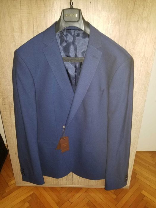 Vand Costum nou nout Escudo Marimea 58 Oradea • OLX.ro