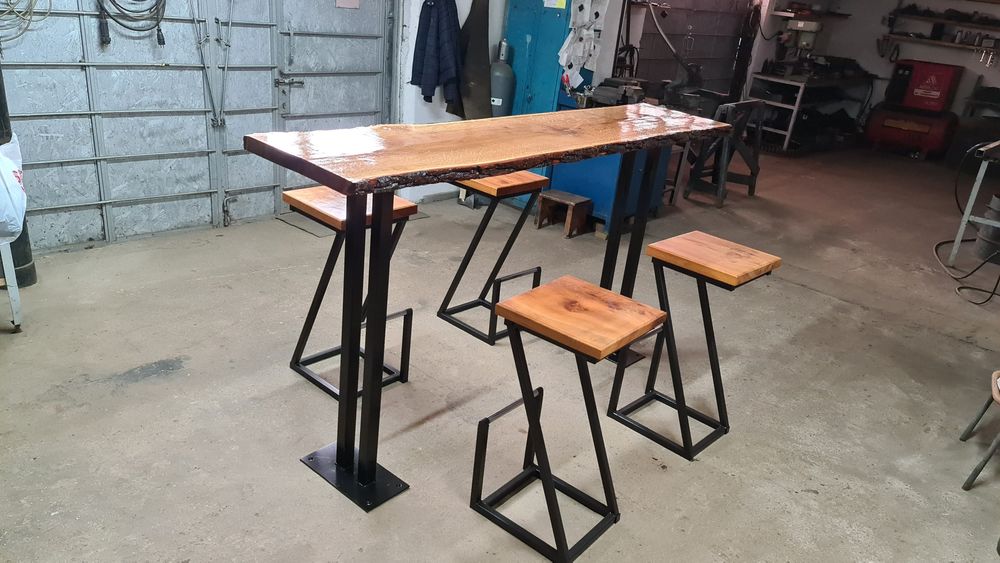 Tejghea stejar cadru metalic cu scaune Piatra Neamt • OLX.ro