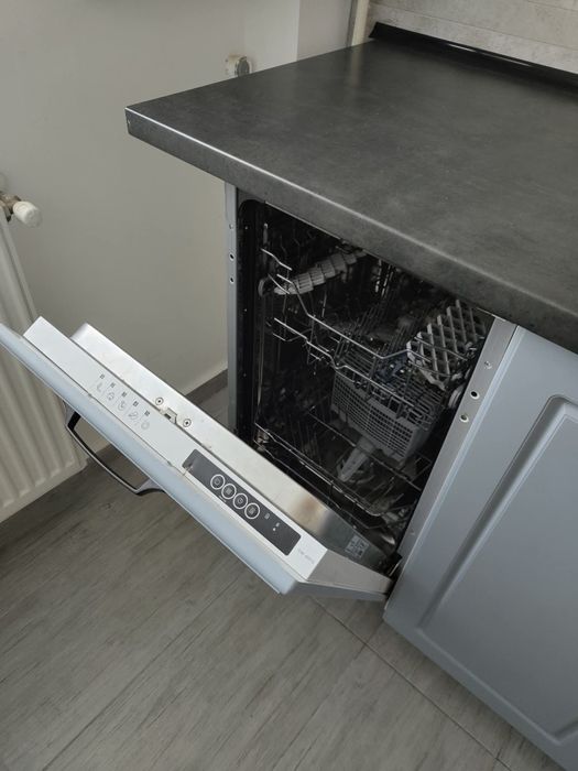 Garsoniera-PetFriendly-inel 1-termen lung Constanta • OLX.ro