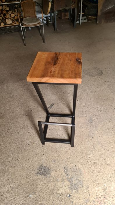 Tejghea stejar cadru metalic cu scaune Piatra Neamt • OLX.ro