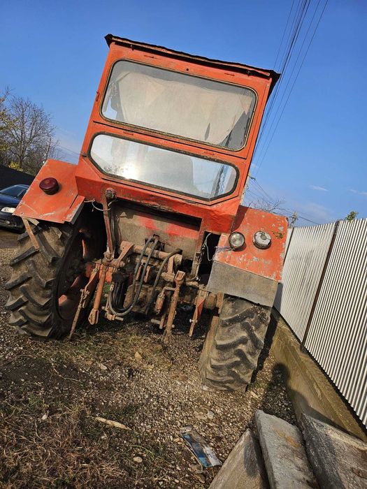 Tractor U650 funtional Buzau • OLX.ro