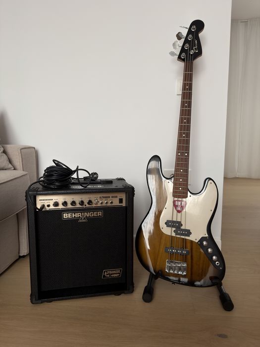 Vand statie si chitara bass pentru amatori Cluj-Napoca • OLX.ro