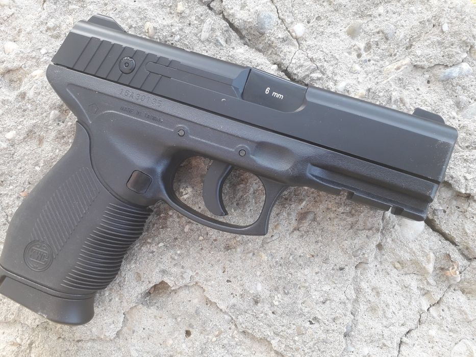 Pistol airsoft METAL Taurus Co2 6mm puternic precis Glock Walther p99 ...