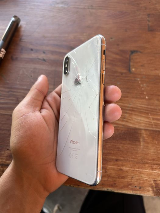 Vand iphone X telefonu nare nici o problema sanatate baterie. 100% Ramnicu Valcea • OLX.ro
