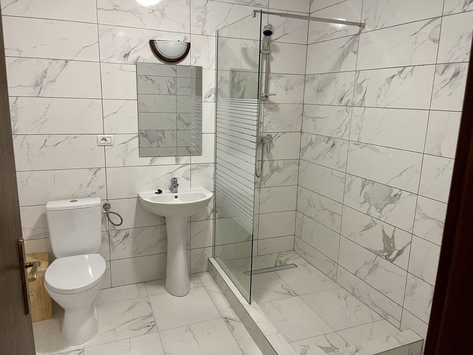Inchirez apartamente / garsoniere cu parcare privata in Caransebeș ...
