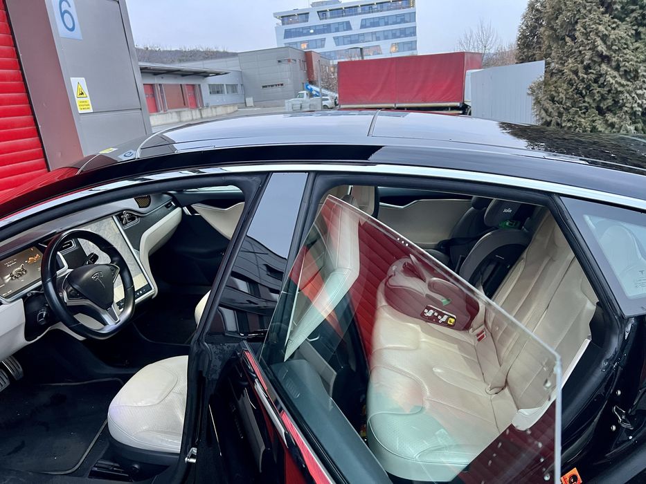 Tesla model S *incarcare gratuita pe viata* Baciu • OLX.ro