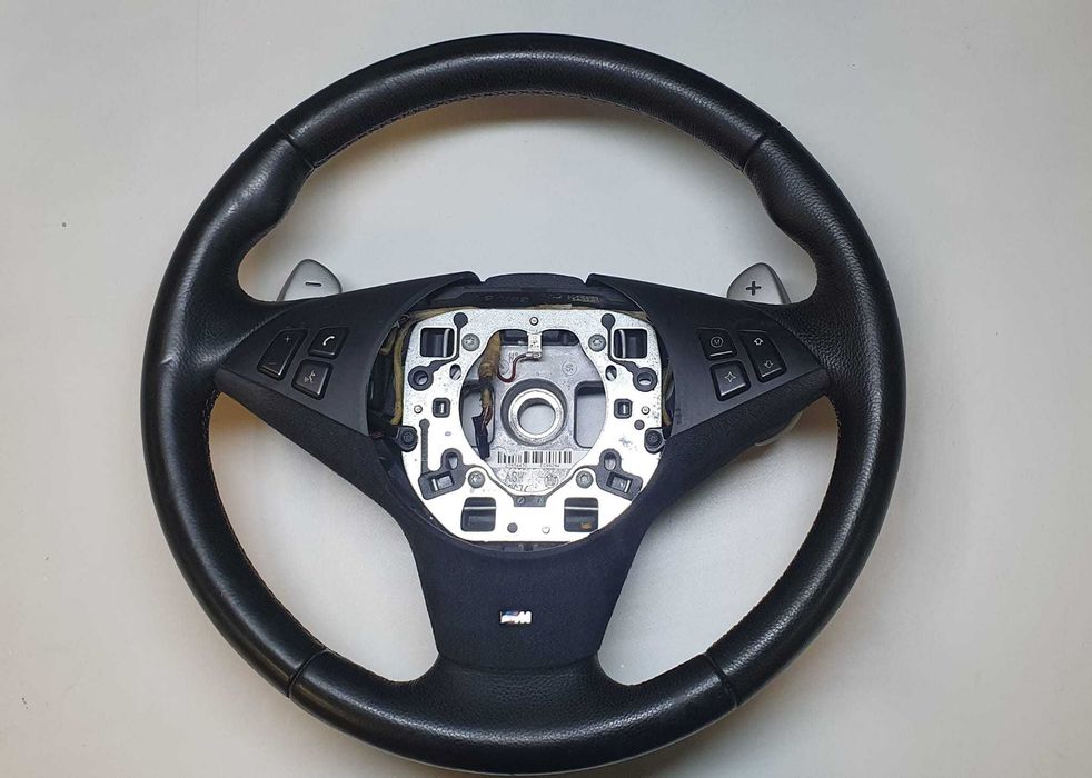 Volan BMW M5 M6 seria E6x Timisoara • OLX.ro